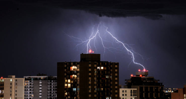 ¿Cuánto cuesta instalar un pararrayos? Tipos y Precios en 2025